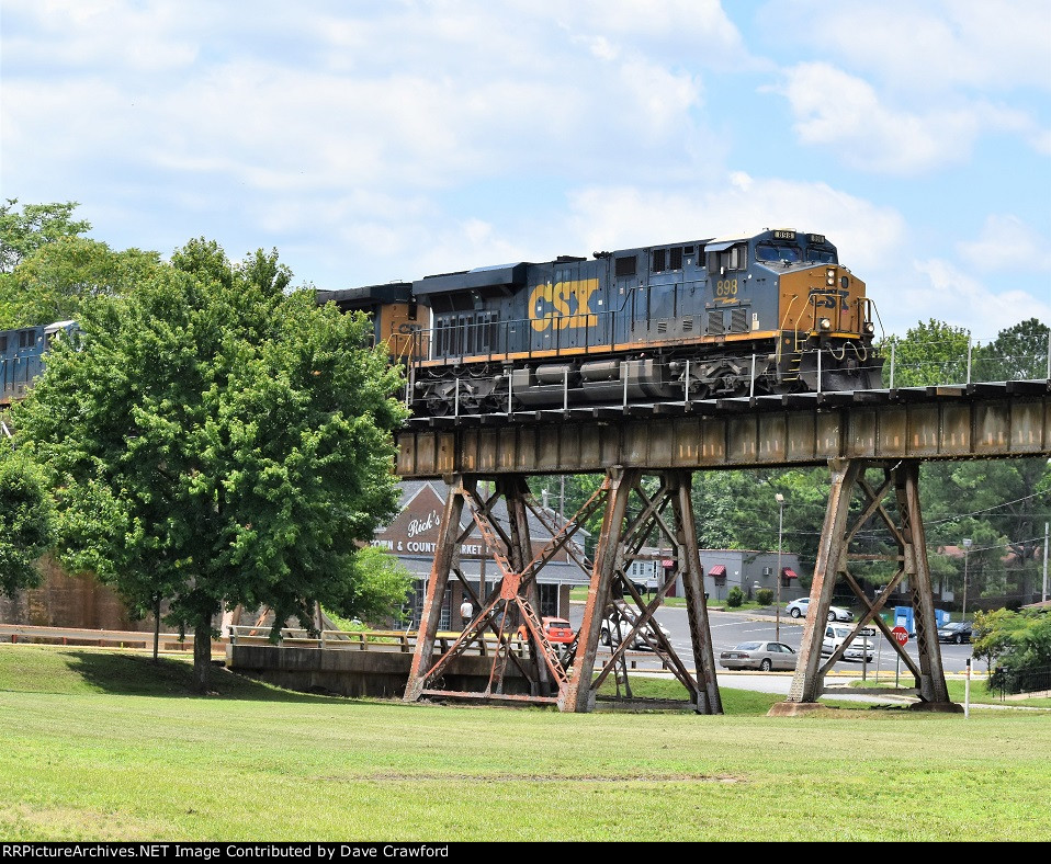 CSX 898